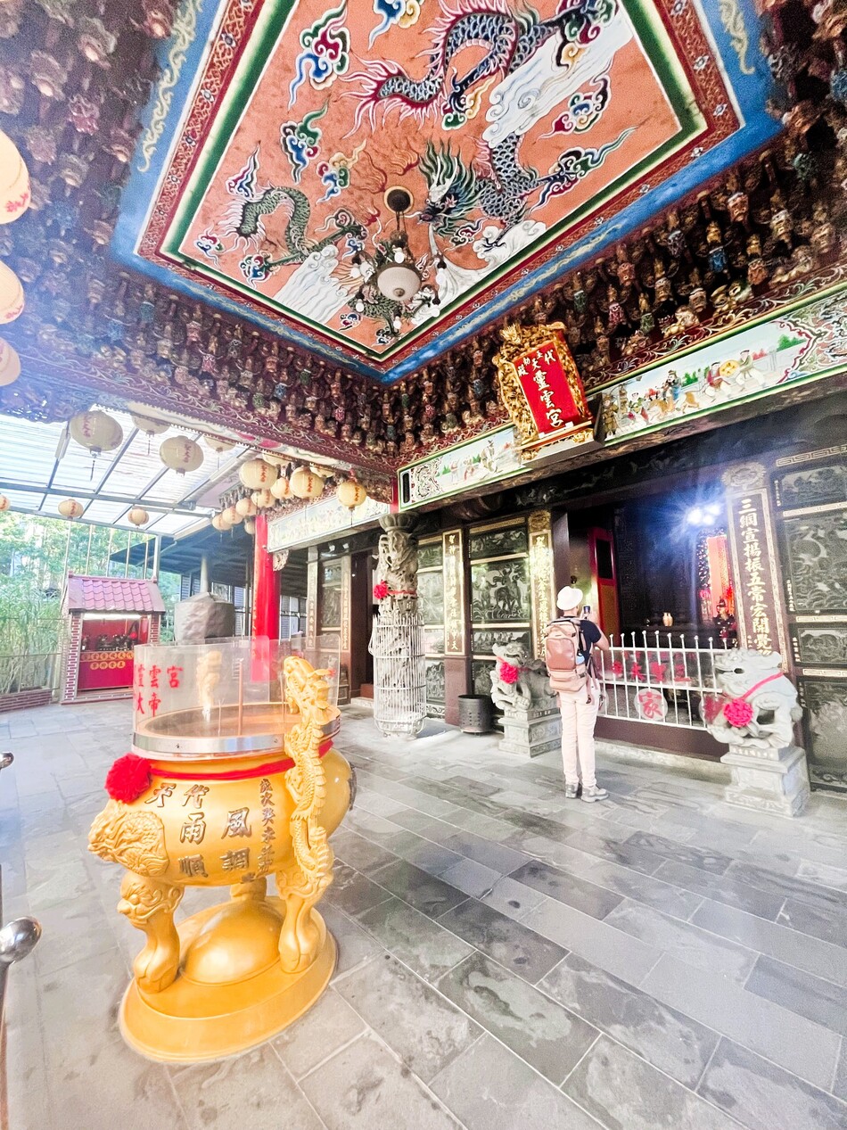 How to Hike Elephant Mountain (Xiangshan) to see the best Taipei views!