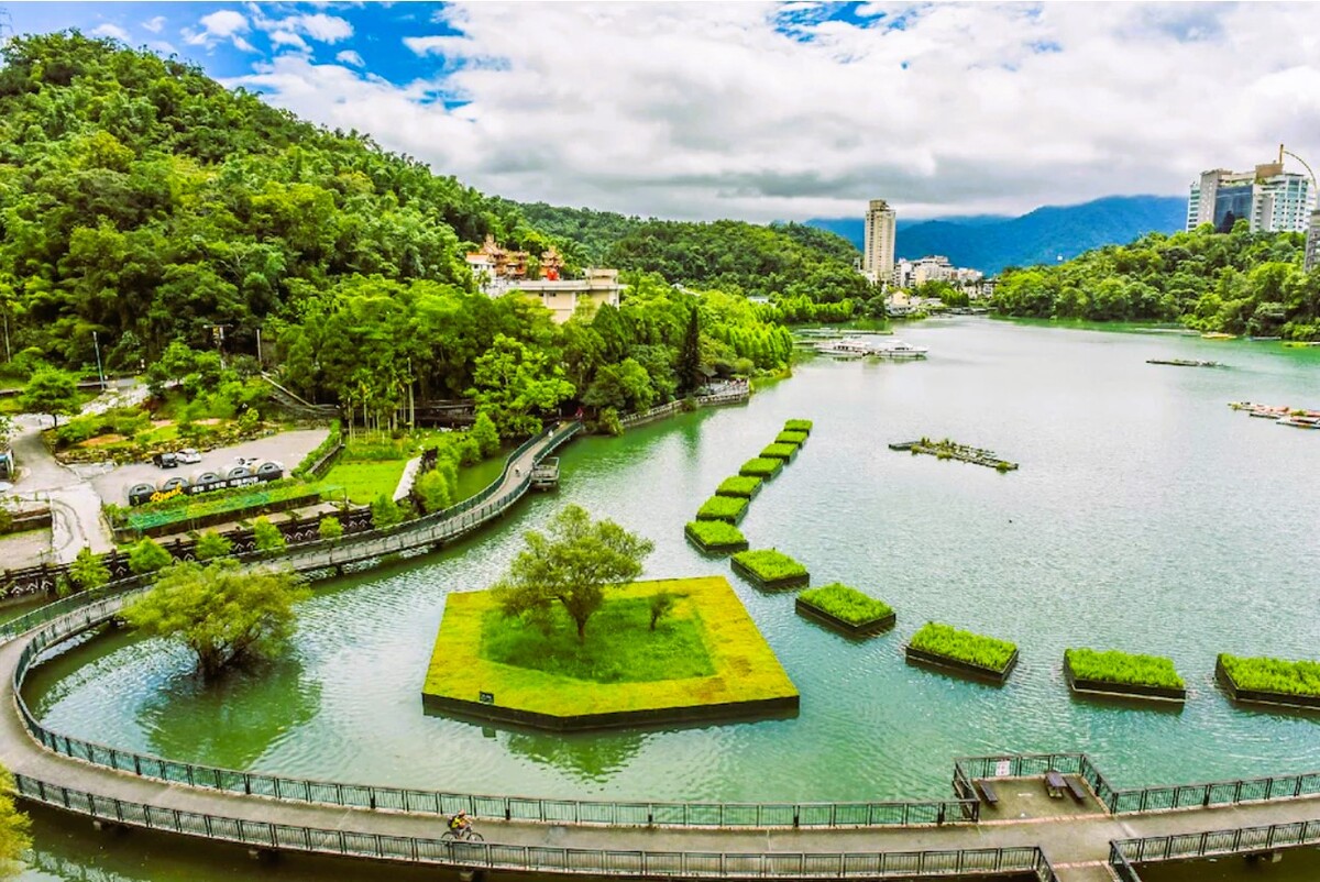 Cycling Sun Moon Lake Taiwan (Bike Map and Trail Info!)