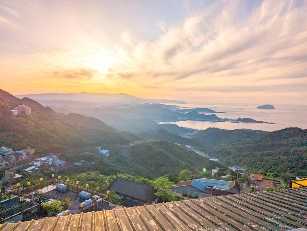 Jiufen at Night: Local's Guide on How to Visit for First Timers